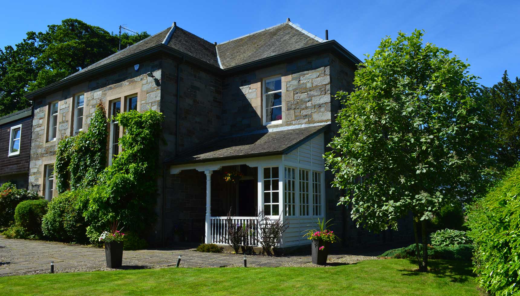 Photo Gallery - Balnearn House